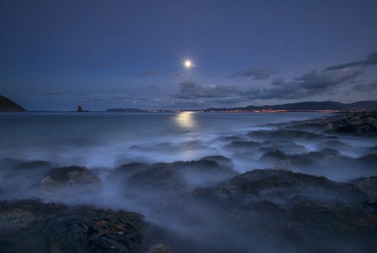 90 Charming Moonlight Photography Ideas and Tips [2020 Updated] - Greenorc