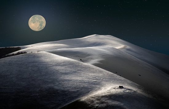 90 Charming Moonlight Photography Ideas and Tips [2020 Updated] - Greenorc