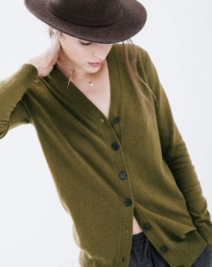 60 Sexy V-Neckline Outfit Ideas That Will Make You Look Slimmer - Greenorc