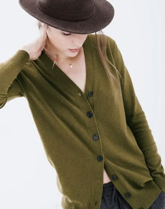 60 Sexy V-Neckline Outfit Ideas That Will Make You Look Slimmer - Greenorc