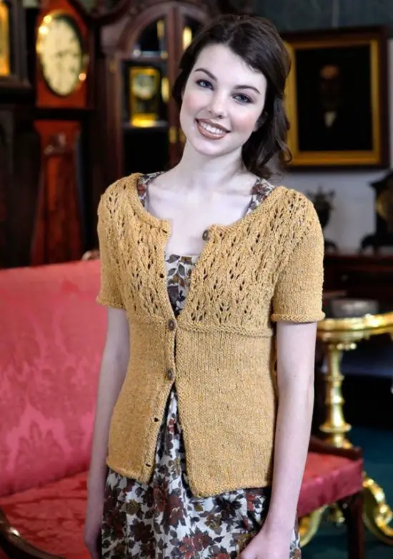 60 Sexy V-Neckline Outfit Ideas That Will Make You Look Slimmer - Greenorc