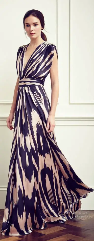 60 Sexy V-Neckline Outfit Ideas That Will Make You Look Slimmer - Greenorc