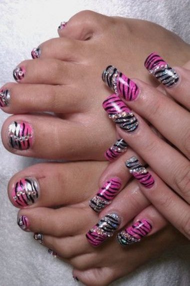 45 Glamorous Bling Nail Art Designs For 2017 - Greenorc