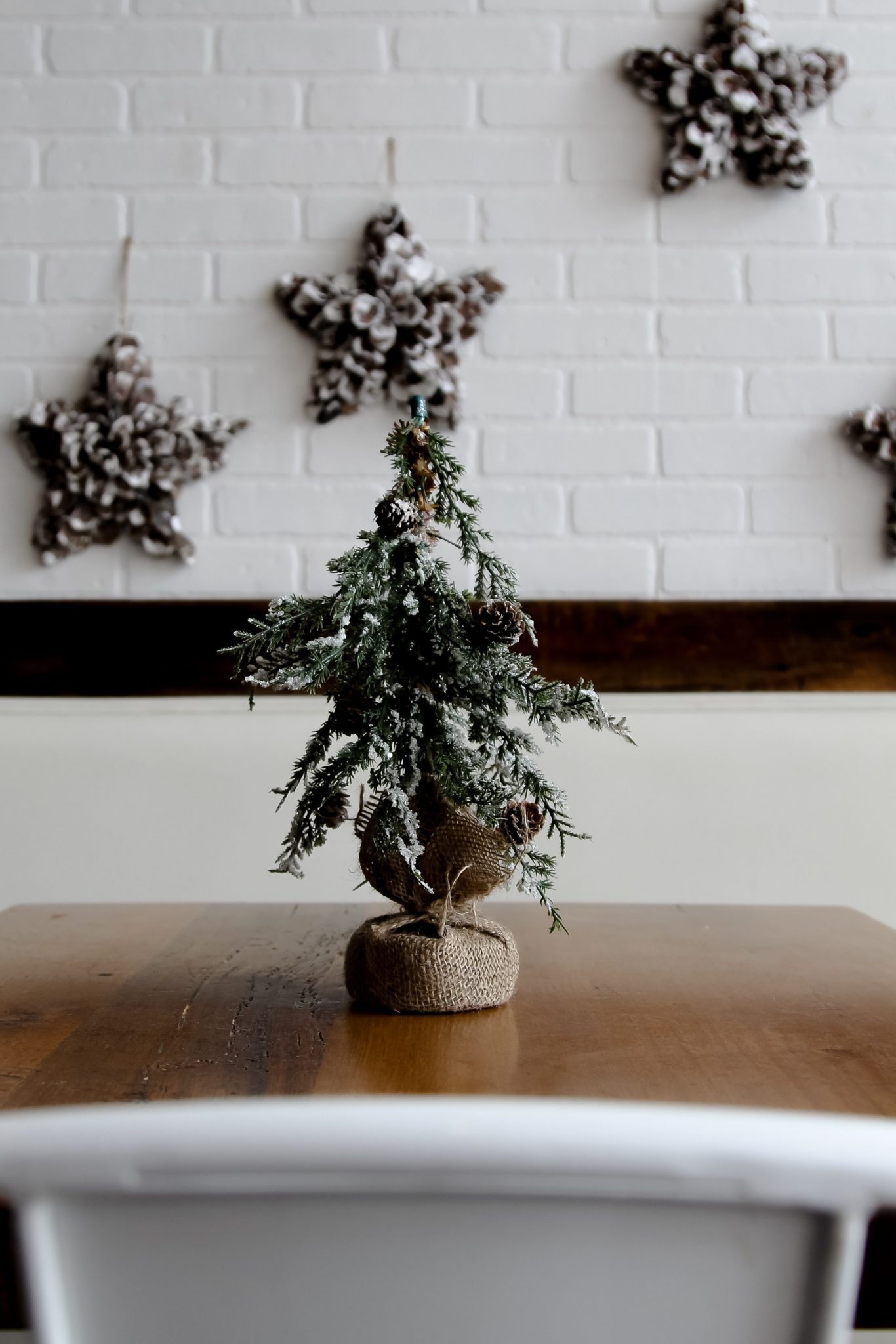 15 Ideas to Make Your Christmas Tree Look Modern - Greenorc